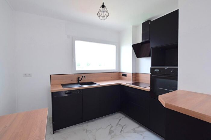 Appartement à louer - Montbéliard, Faubourg, Mont-Chevis, Chiffogne, Citadelle - 3 pièces - 2 chambres