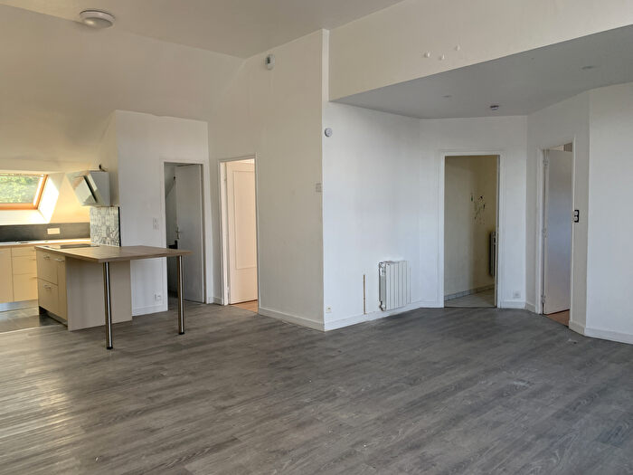 Appartement à louer - Pontivy, Kéropert - 4 pièces - 3 chambres