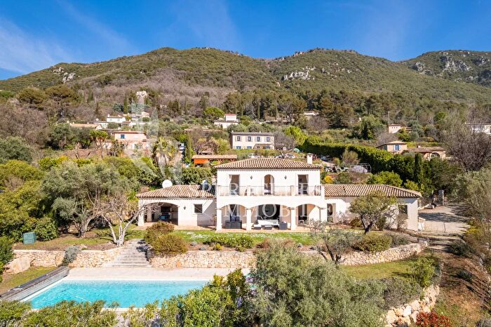 Maison à vendre - Tourrettes-sur-Loup - 8 pièces - 4 chambres