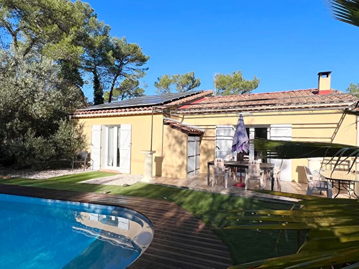 Maison à vendre - Rocbaron - 6 pièces - 4 chambres