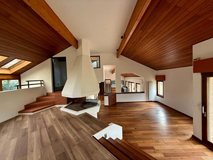 Maison à louer - Allinges - 8 pièces - 5 chambres