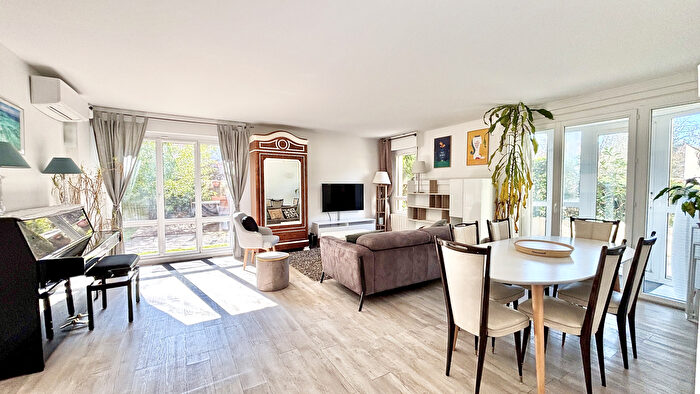 Appartement à louer - Lyon e , Champvert, Point du Jour, Jeunet - 6 pièces - 5 chambres