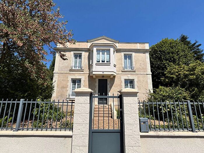 Maison à vendre - Vernantes - 9 pièces - 4 chambres