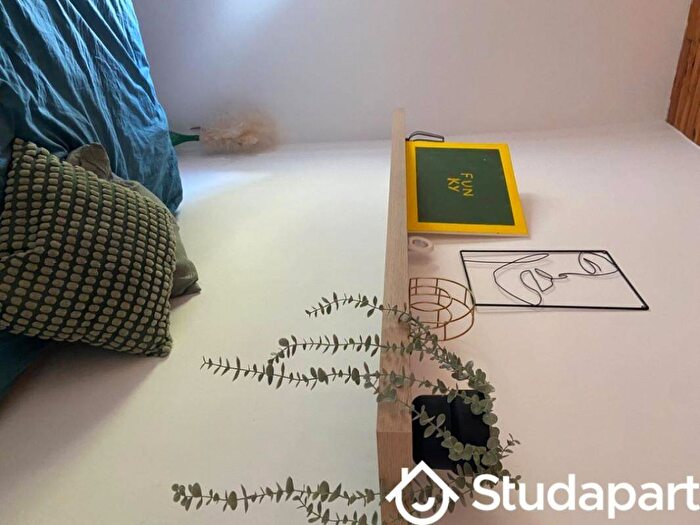 Appartement à louer - Cheminots-Acacias-Faubourg de Lille, Valenciennes - 1 pièce - 5 chambres