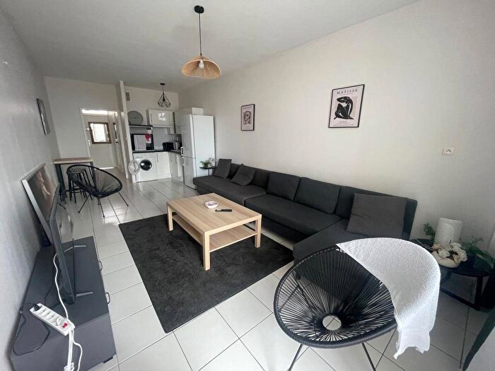 Appartement à louer - Vacquinière-Botanique-Courcelle, Montigny-lès-Metz - 1 pièce