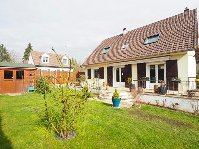 Maison à vendre - Saint-Arnoult-en-Yvelines - 6 pièces - 4 chambres