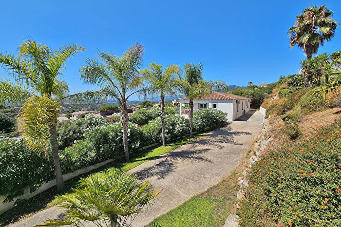 Maison à vendre - Afa - 6 pièces - 5 chambres