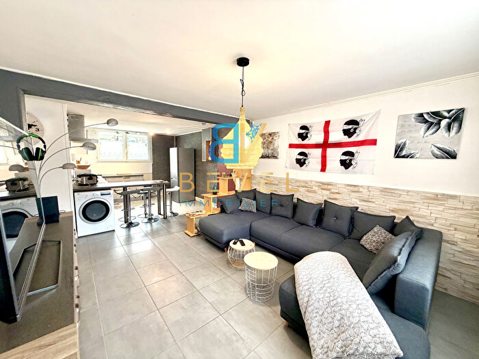 Appartement à vendre - Saint-Jean-de-Maurienne - 3 pièces - 2 chambres