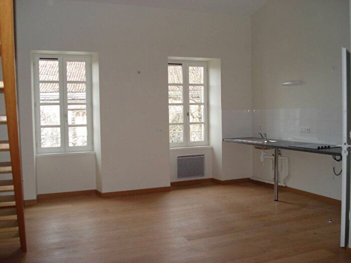 Appartement à louer - Centre-Loges-Pommeraie-Sablière, Fontenay-le-Comte - 4 pièces - 3 chambres