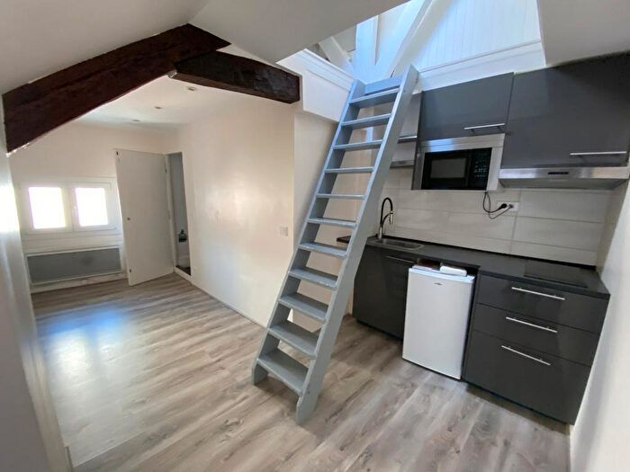 Appartement à louer - Saint-Germain-en-Laye, Centre-ville, Quartiers forestiers - 1 pièce