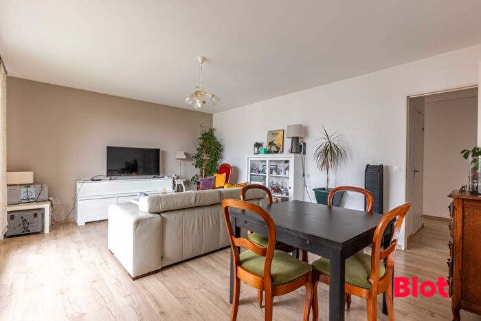 Appartement à vendre - Le Rheu - 5 pièces - 4 chambres