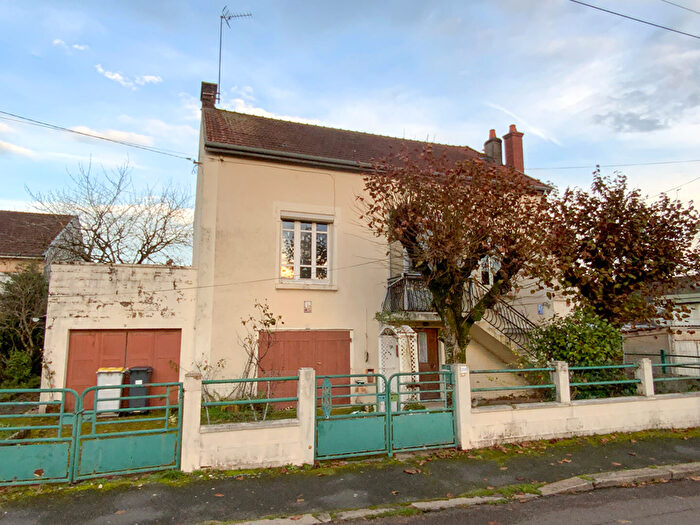 Maison à vendre - Le Creusot - 6 pièces - 4 chambres