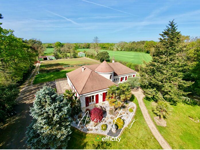 Maison 8 pièces à Martinet, à vendre