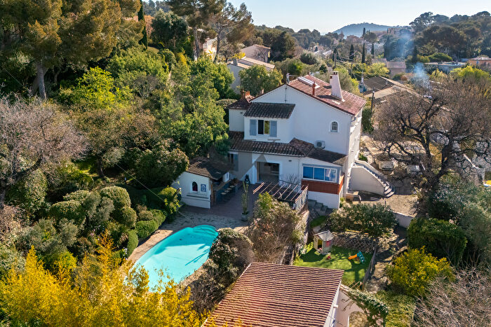 Maison à vendre - La Seyne-sur-Mer, Est - 6 pièces - 5 chambres