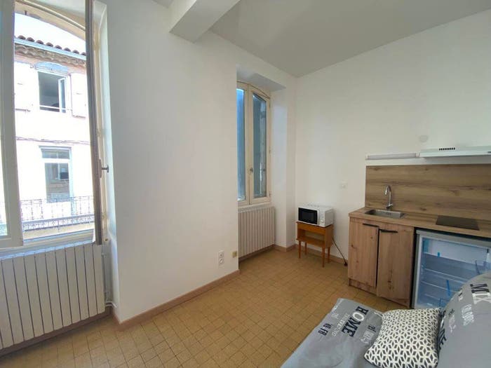 Faubourg Est-Peraudel, Castres : Appartement 1 pièce à louer