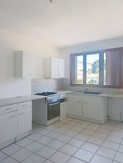Appartement 3 pièces à louer - Est, Bollène