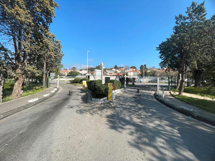 Appartement à vendre - Marseille e , Saint-Joseph - 5 pièces - 3 chambres