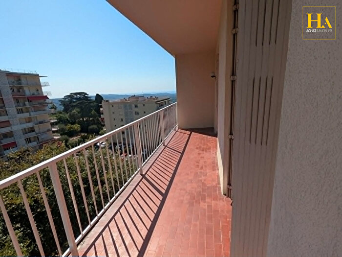 Grasse, Magagnosc, Saint-Mathieu : Appartement 3 pièces à louer