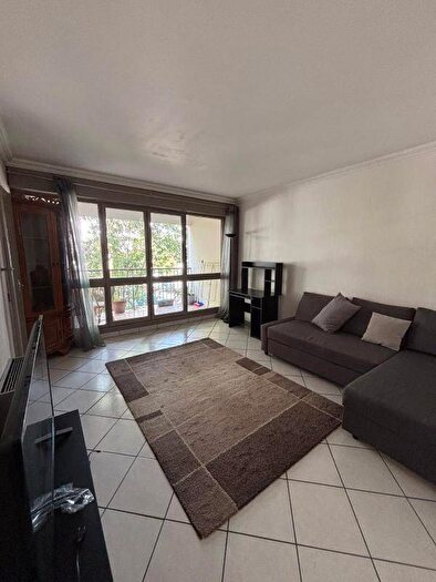 Bourgogne, Les Ulis : Appartement 2 pièces à louer