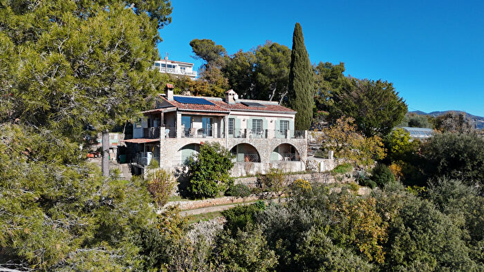 Maison à vendre - Gattières - 5 pièces - 4 chambres