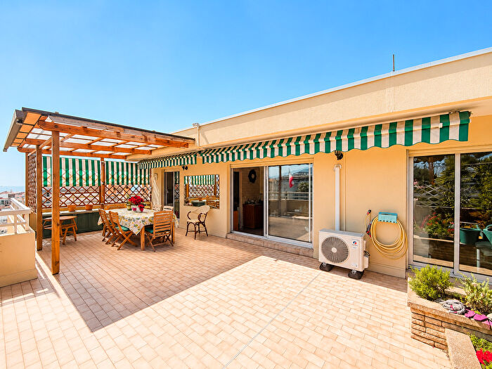 Roquebrune-Cap-Martin, Carnolès, Gare, Cap Azur : Appartement 3 pièces à vendre