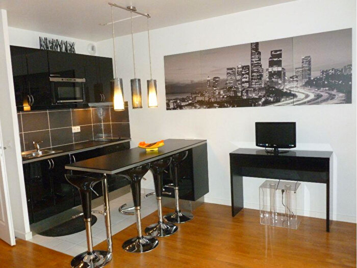 Appartement à louer - Neuilly-sur-Marne, Primevères, Chanoux - 1 pièce