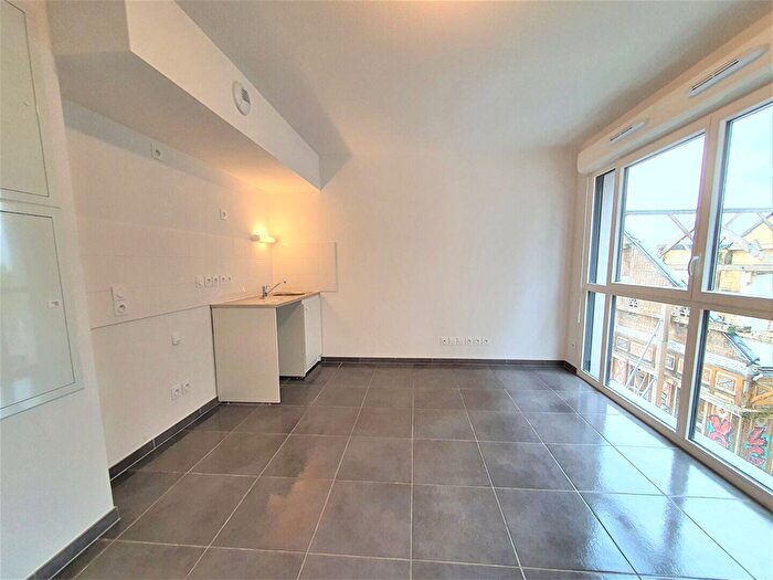 Appartement à louer - Cité Carriet-La Croix Rouge, Lormont - 1 pièce