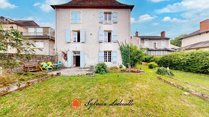 Maison à vendre - Le Bugue - 9 pièces - 7 chambres