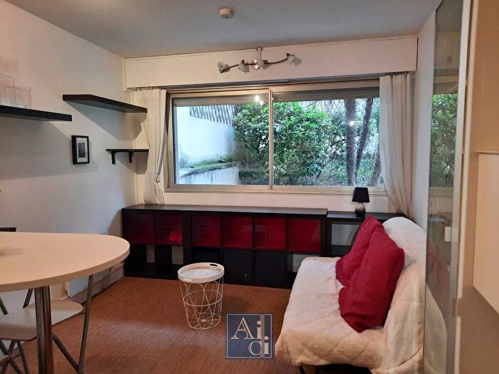 Appartement à louer - Paris e , Dauphine - 1 pièce