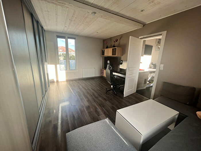 Appartement 1 pièce à louer - Poissy, Centre-ville