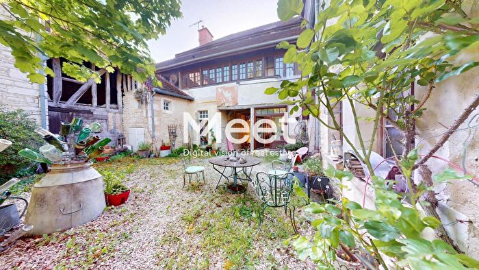 Maison 10 pièces à Épineuil, à vendre