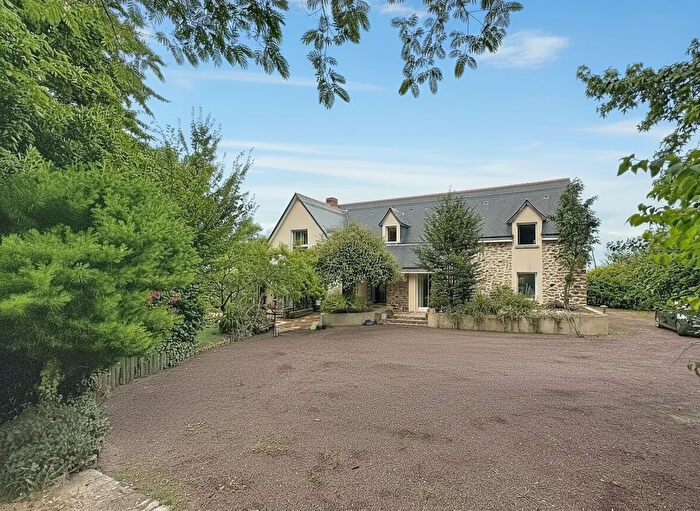 Saint-Baudelle : Maison 7 pièces à vendre