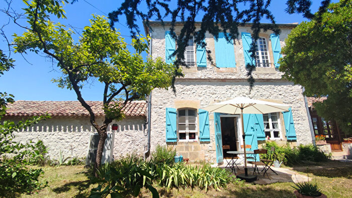 Maison à vendre - Montaigu-de-Quercy - 6 pièces - 4 chambres