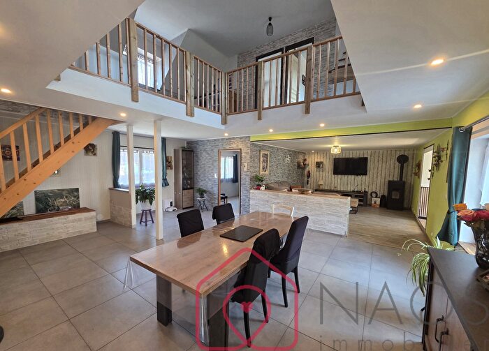 Maison à vendre - Ploumagoar - 9 pièces - 5 chambres