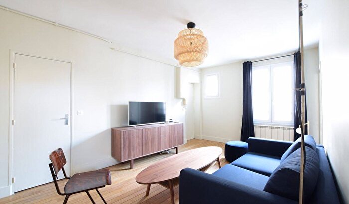 Appartement à louer - Batignolles-Cardinet, Paris ème arrondissement - 2 pièces - 1 chambre