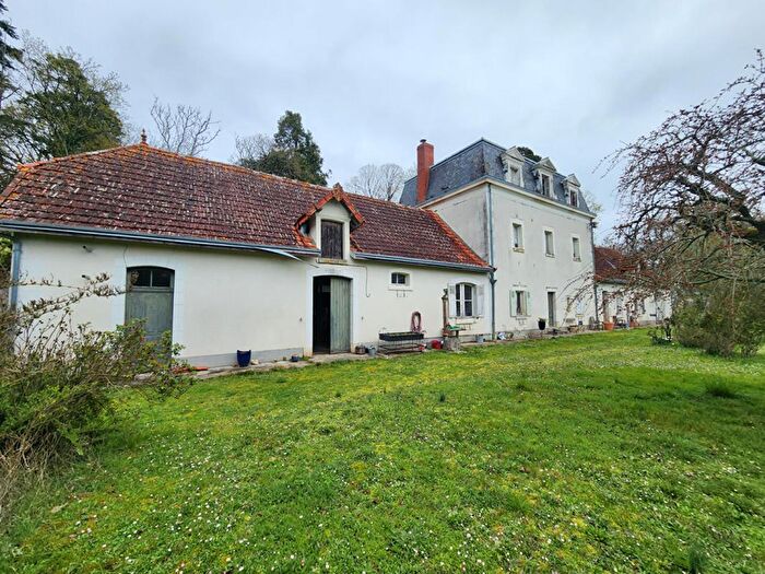 Maison à vendre - Luçay-le-Mâle - 13 pièces - 9 chambres