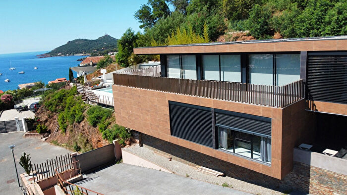 Maison 7 pièces à Saint-Raphaël, Agay, à vendre