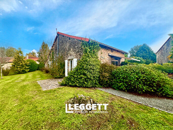 Maison à vendre - Saint-Estèphe - 8 pièces - 4 chambres