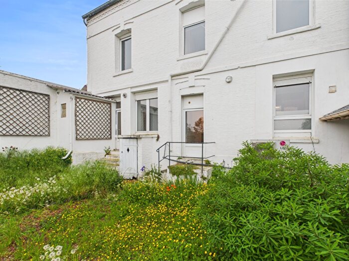 Maison à vendre - Montdidier - 8 pièces - 7 chambres