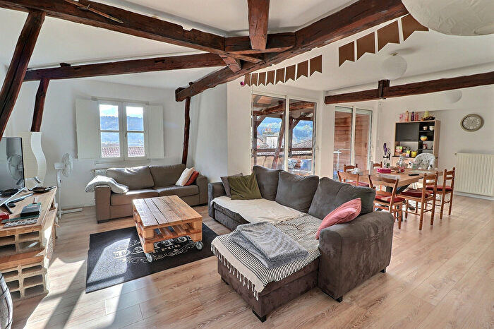 Appartement à louer - Figeac - 4 pièces - 3 chambres