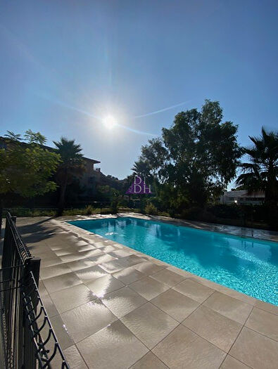 Bormes-les-Mimosas, Centre-ville, Le Pin : Appartement 3 pièces à louer