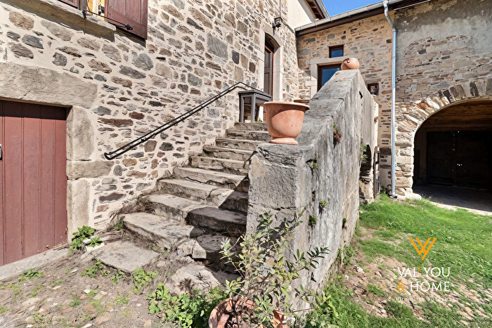 Maison à vendre - Saint-Andéol-le-Château - 7 pièces - 5 chambres