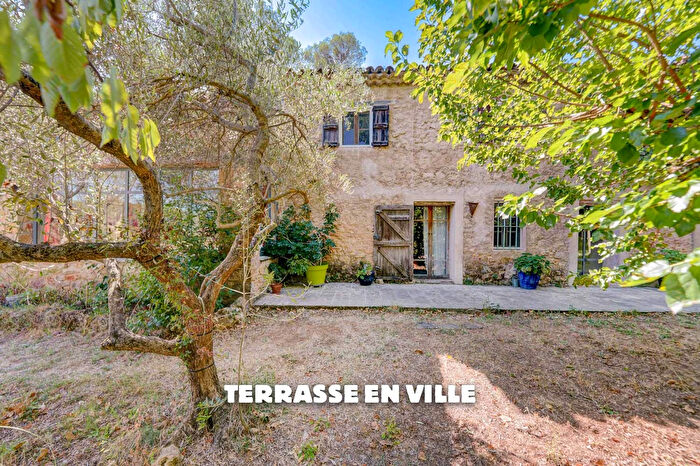 Maison à vendre - Entrecasteaux - 8 pièces - 4 chambres
