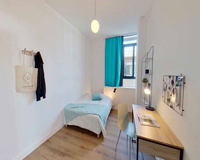 Appartement 9 pièces à louer à Garches