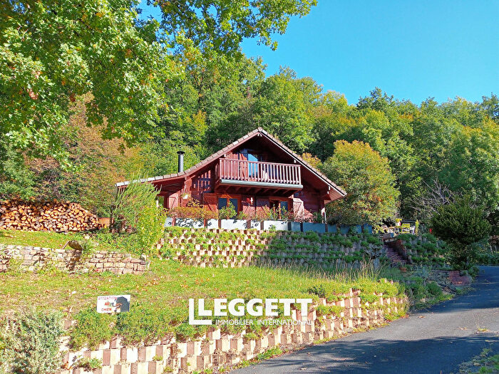 Maison à vendre - Soursac - 8 pièces - 4 chambres