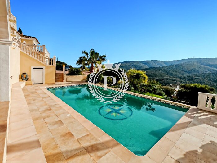 Roquebrune-sur-Argens, Les Terrasses : Maison 6 pièces à vendre