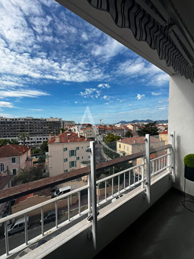 Cannes, Californie Pezou : Appartement 2 pièces à vendre