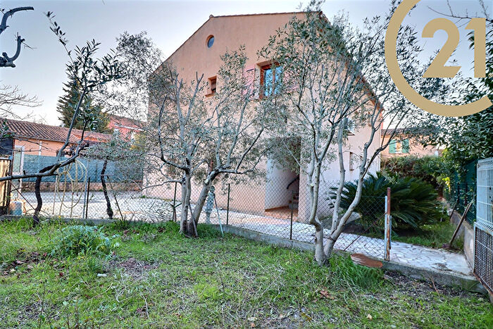 Maison à vendre - Fréjus - 7 pièces - 3 chambres