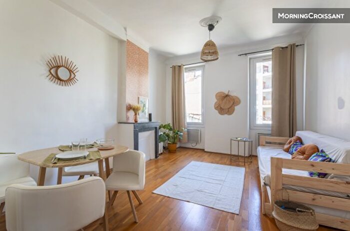 Appartement à louer - Marseille e , Cinq Avenues - 1 pièce - 1 chambre
