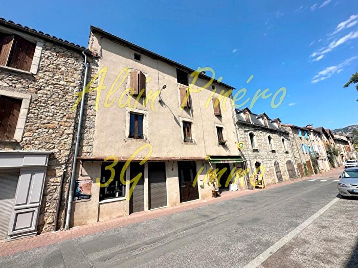 Maison 8 pièces à Sainte-Enimie, à vendre